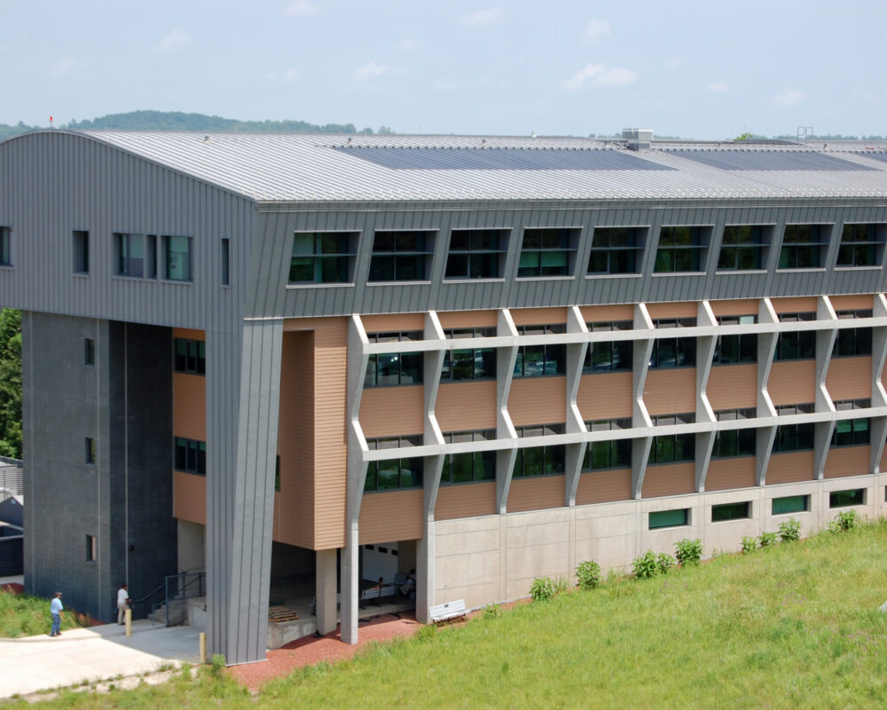 Lewis and Clarke State Office Building | Berridge Manufacturing Co.