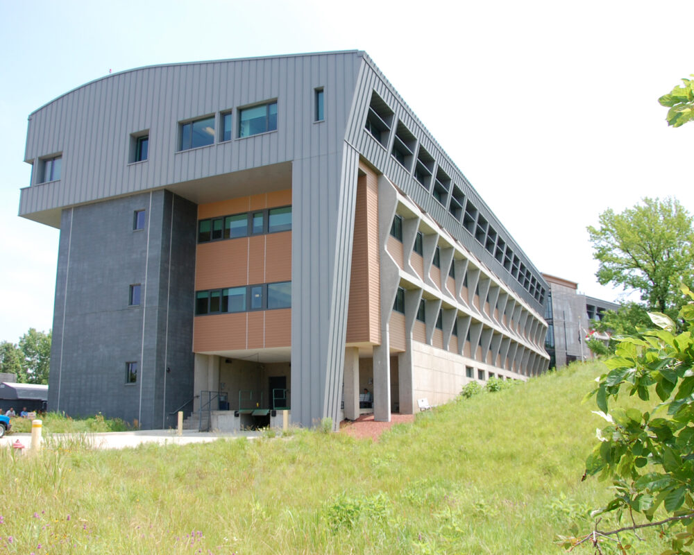 Lewis and Clarke State Office Building | Berridge Manufacturing Co.